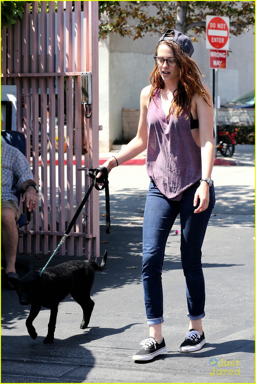 Kristen Stewart Walks Her Adorable New Dog! | Photo 582496 - Photo ...