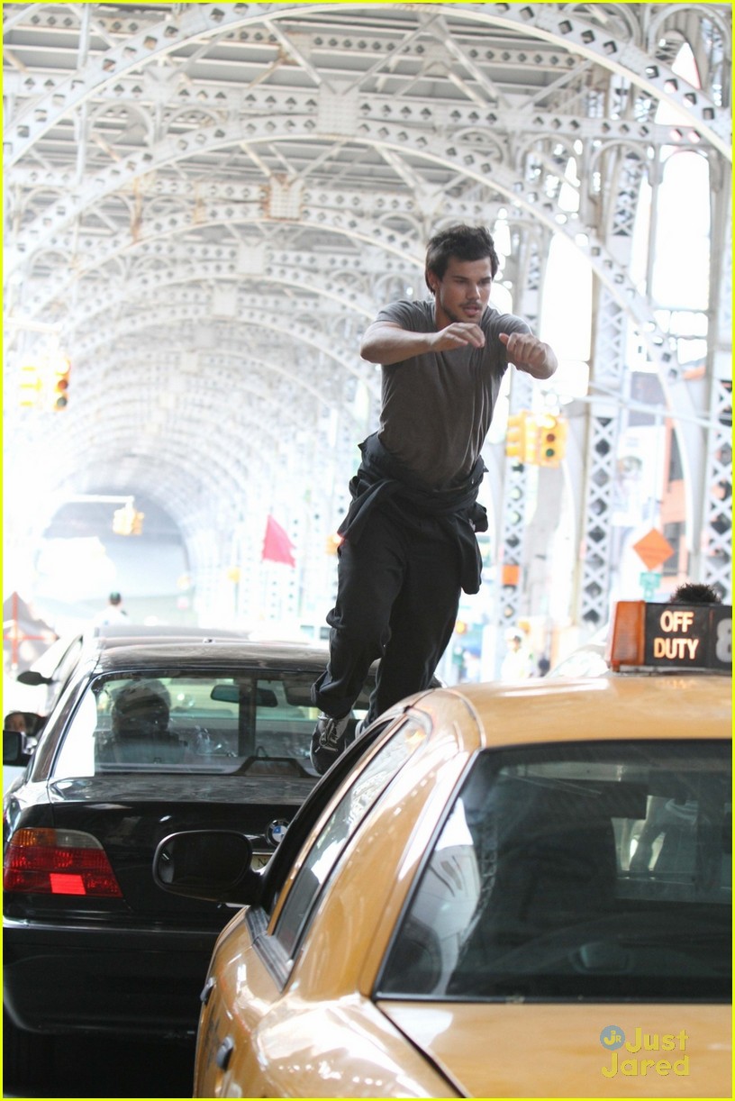 Taylor Lautner: Stunt Scenes for 'Tracers'! | Photo 579381 - Photo ...