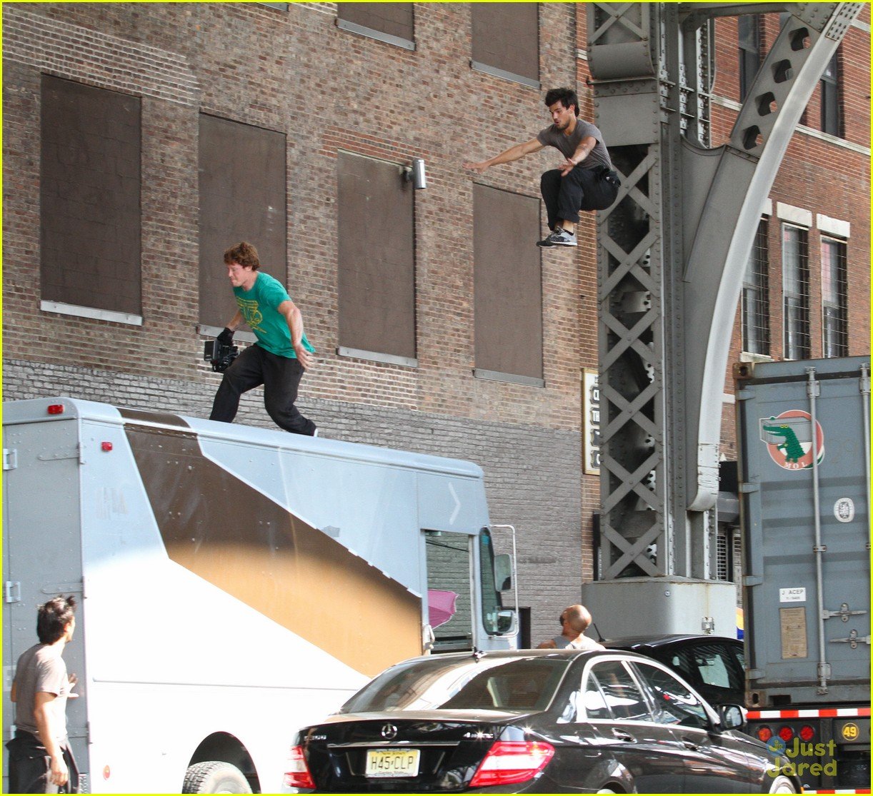 Taylor Lautner: Stunt Scenes for 'Tracers'! | Photo 579390 - Photo ...