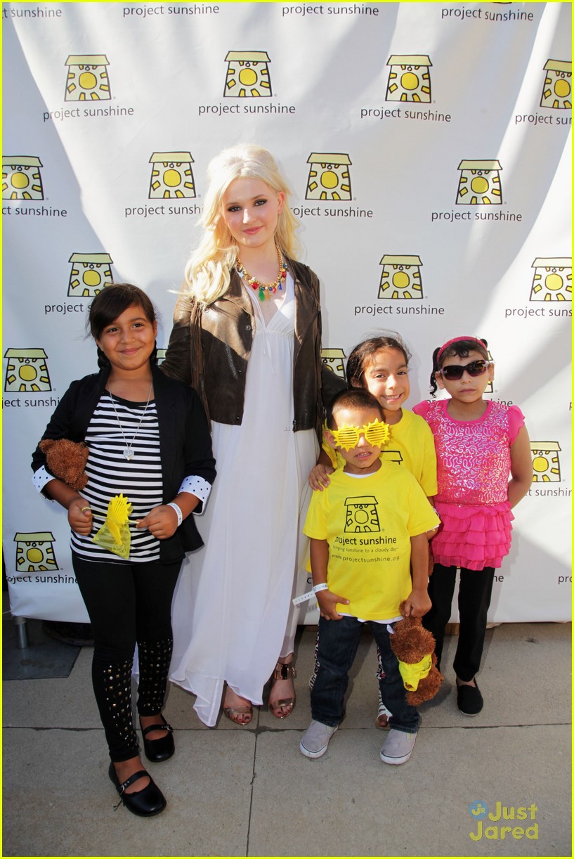 Jake T. Austin, Abigail Breslin & Tyler Posey: Backstage at Power of ...