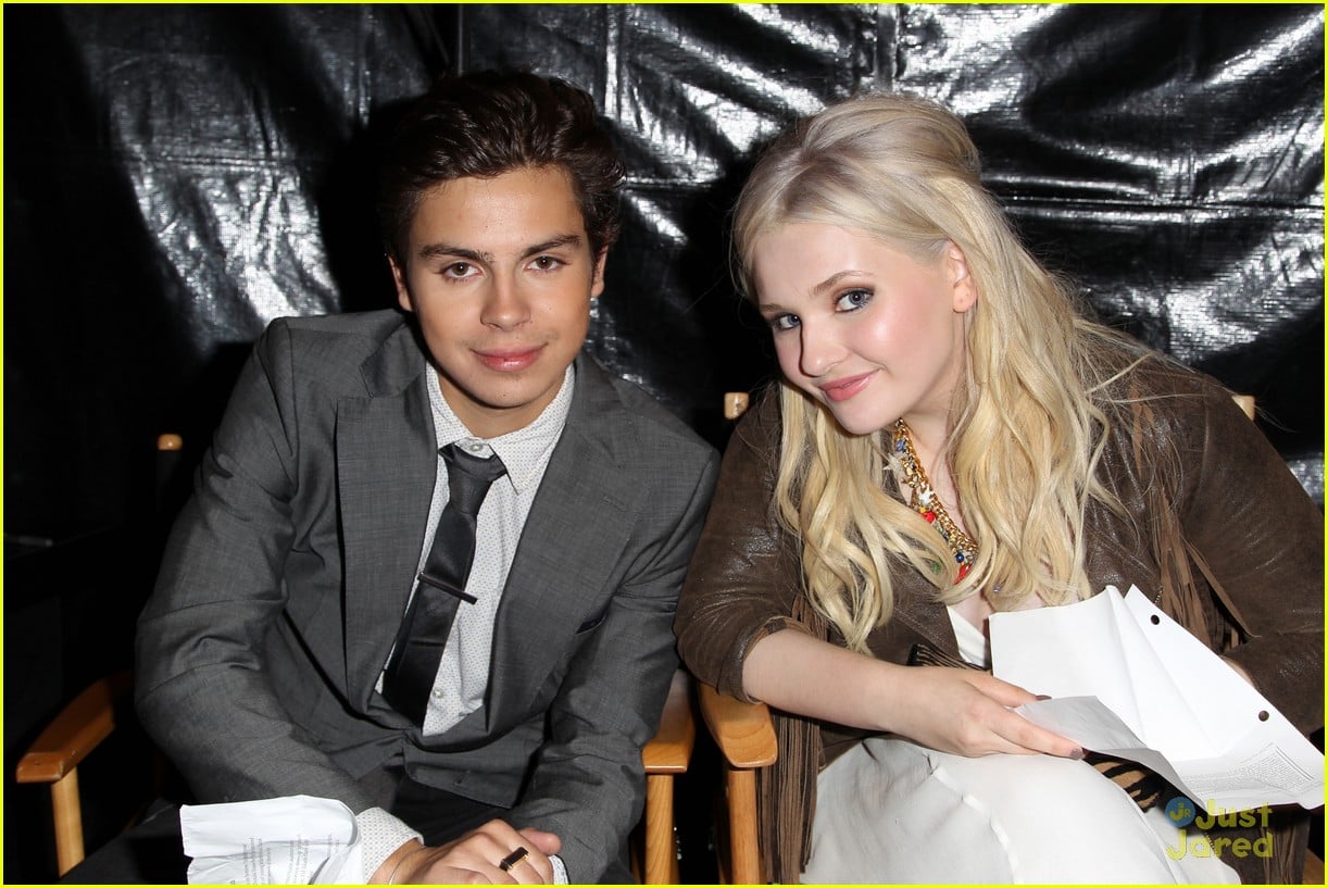Jake T Austin And Abigail Breslin Kissing Scene