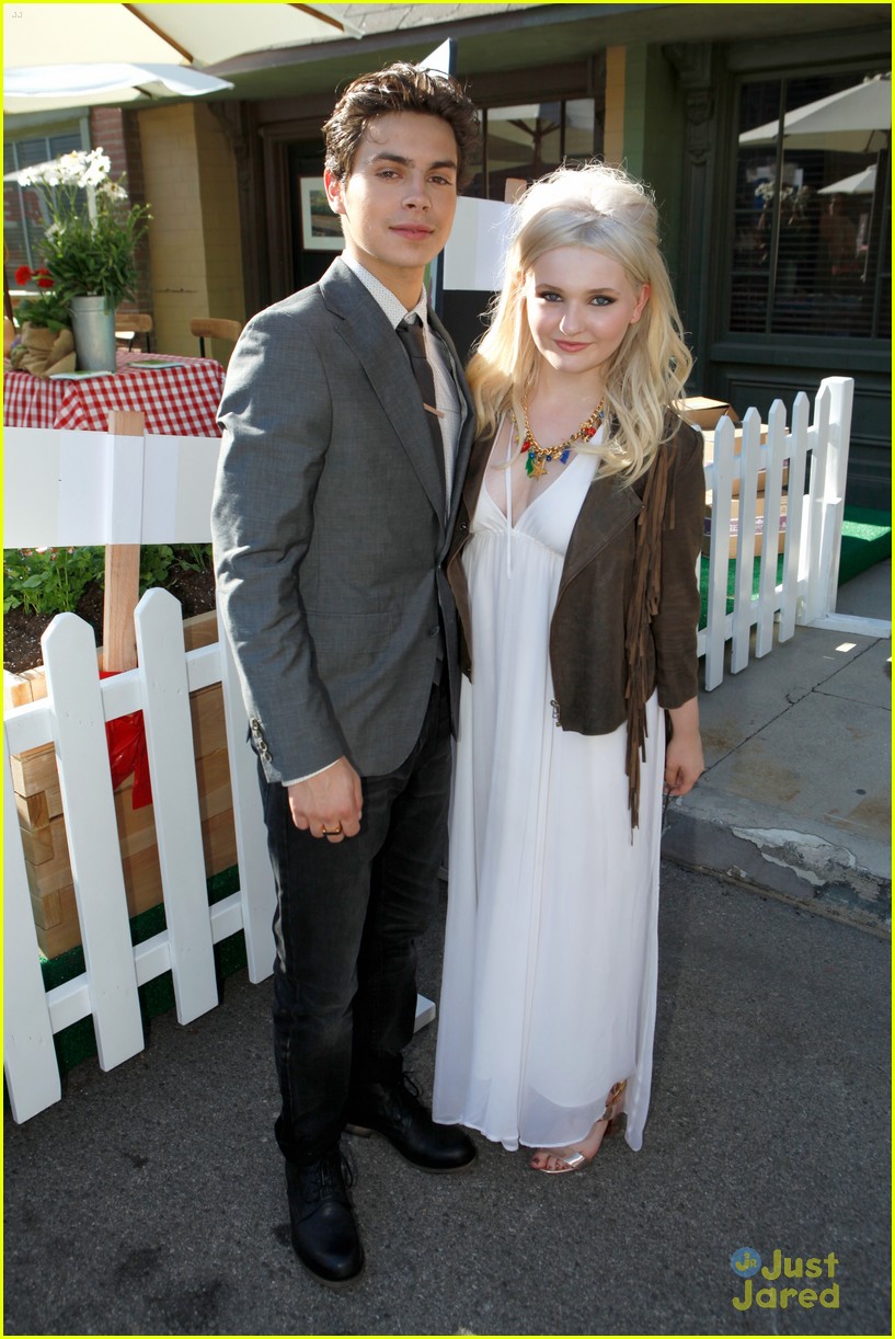 Jake T Austin And Abigail Breslin Kissing Scene