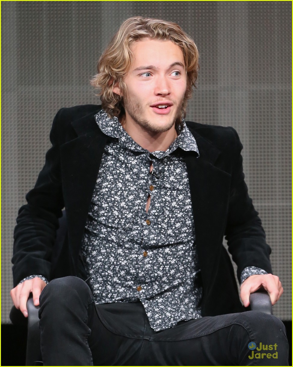 Adelaide Kane & Toby Regbo: 'Reign' at TCA Summer Press Tour | Photo ...