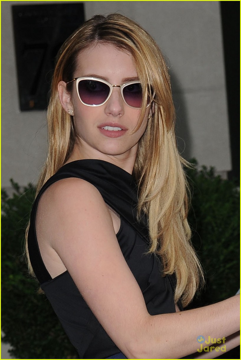 Emma Roberts: Fan Friendly in NYC | Photo 581827 - Photo Gallery | Just ...