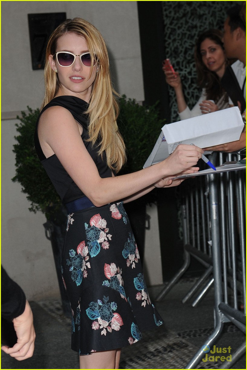 Emma Roberts: Fan Friendly in NYC | Photo 581829 - Photo Gallery | Just ...