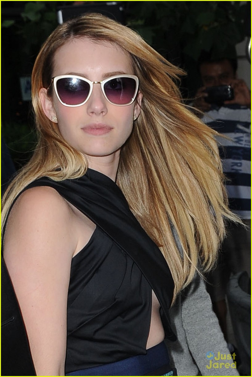 Emma Roberts: Fan Friendly in NYC | Photo 581839 - Photo Gallery | Just ...