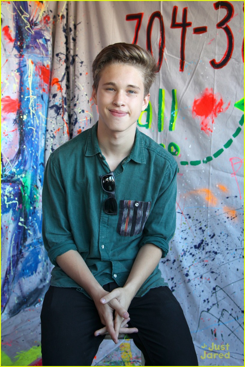 Ryan Beatty Stops By Toms in Venice Beach | Photo 582316 - Photo ...