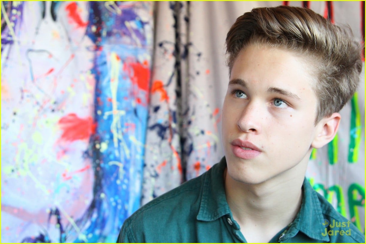 Ryan Beatty Stops By Toms in Venice Beach | Photo 582317 - Photo ...