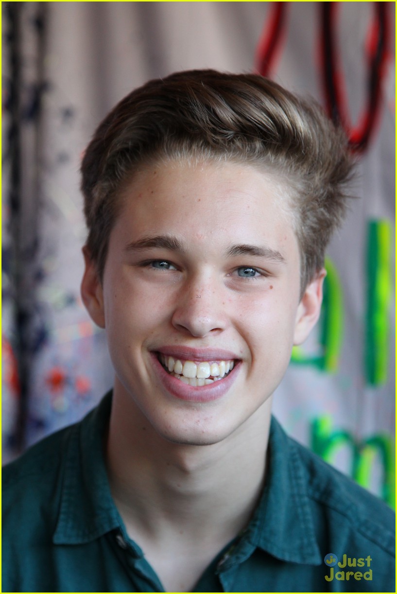 Ryan Beatty Stops By Toms in Venice Beach | Photo 582319 - Photo ...