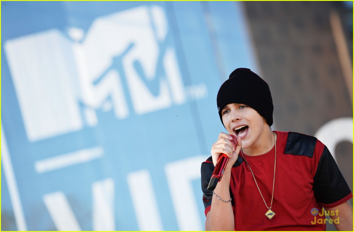 Austin Mahone: MTV VMAs Pop-Up Performance at Coney Island! | Photo ...