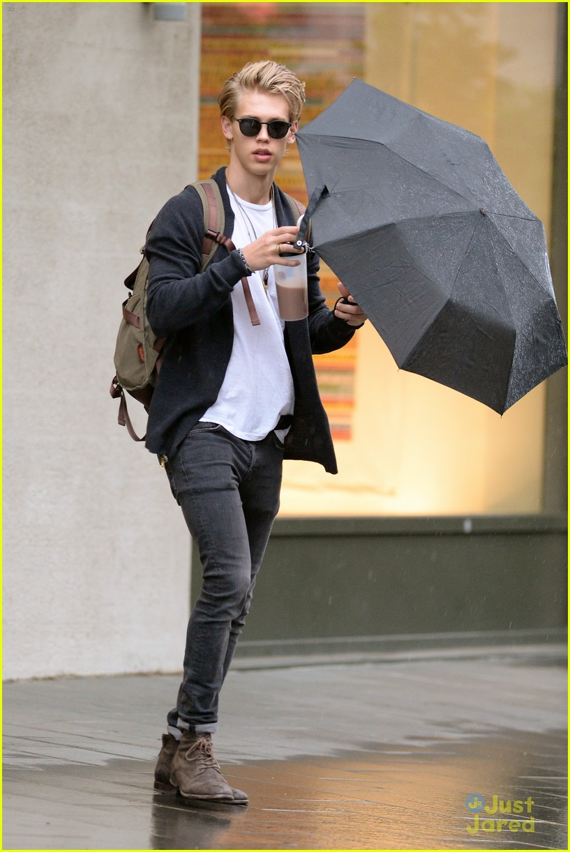 AnnaSophia Robb: Austin Butler Is 'The Sweetest Person I Have Ever Met ...