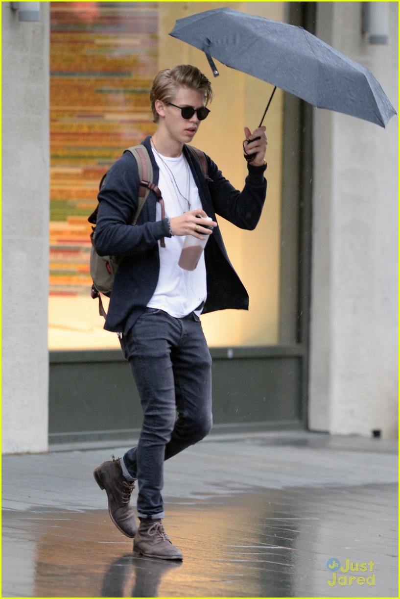 AnnaSophia Robb: Austin Butler Is 'The Sweetest Person I Have Ever Met ...