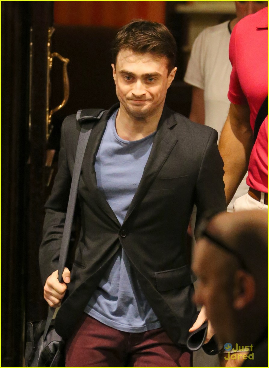 Daniel Radcliffe: Fan Friendly After 'Inishmaan' | Photo 587434 - Photo ...