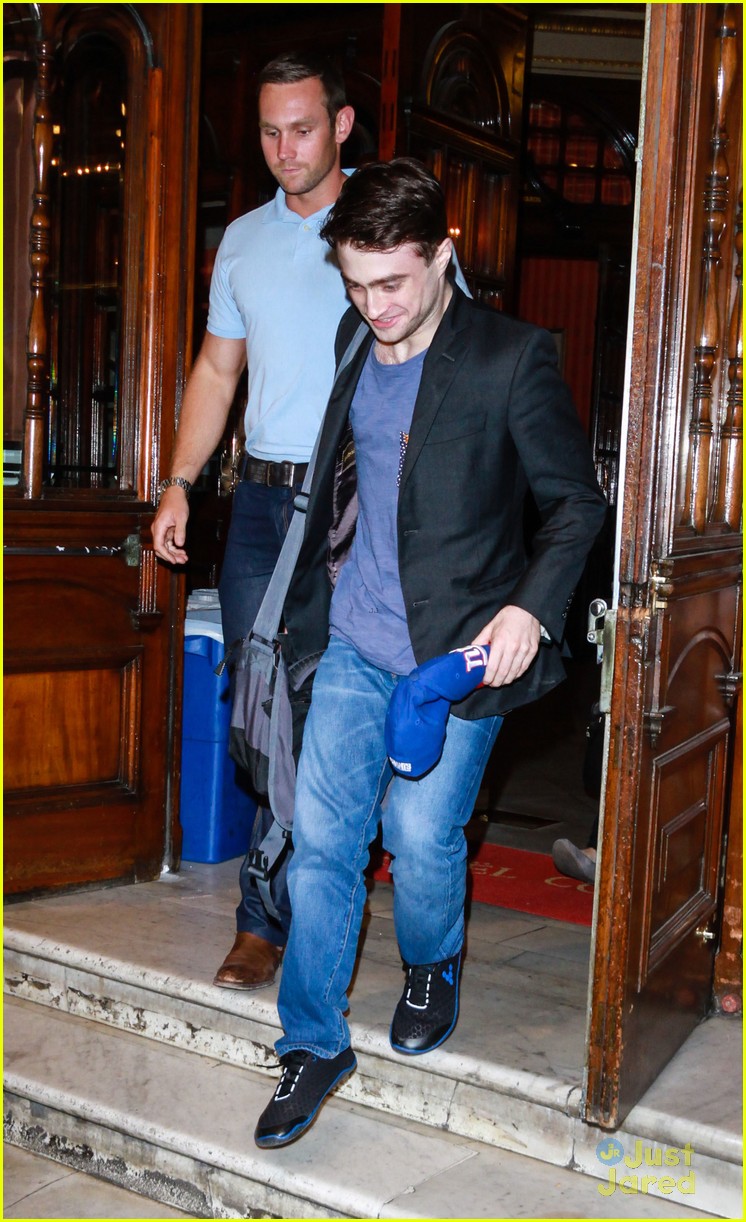 Daniel Radcliffe: Happy 'Inishmaan' Exit! | Photo 590339 - Photo ...