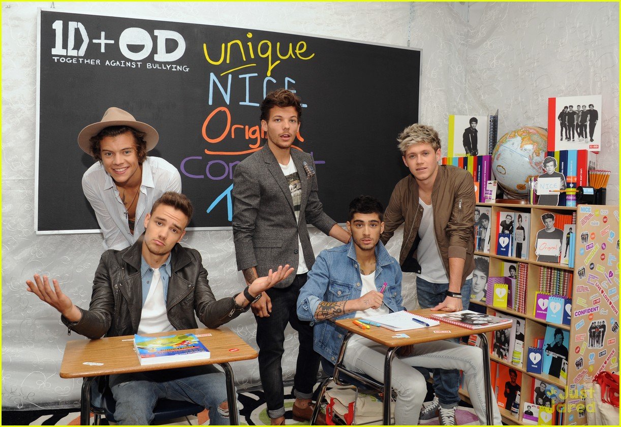 One Direction & Darren Criss: Backstage Creations Celebrity Retreat ...