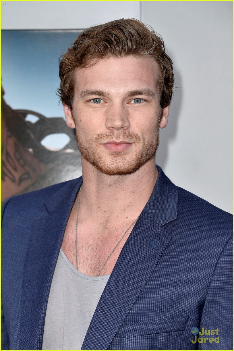 Full Sized Photo of derek theler elysium premiere 01 | Derek Theler ...