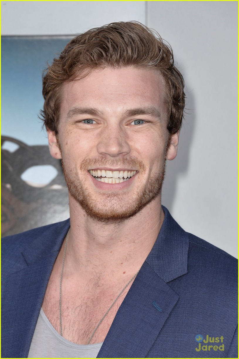 Derek Theler: 'Elysium' Premiere Guy | Photo 585711 - Photo Gallery ...