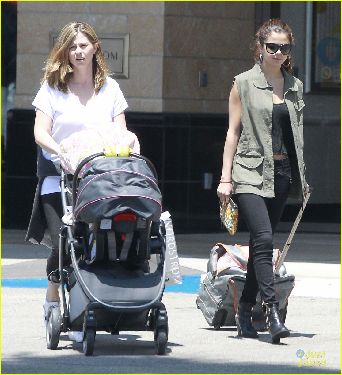 Selena Gomez: Family Time with Baby Gracie! | Photo 586046 - Photo ...