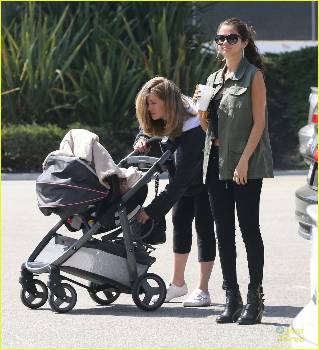 Selena Gomez: Family Time with Baby Gracie! | Photo 586067 - Photo ...