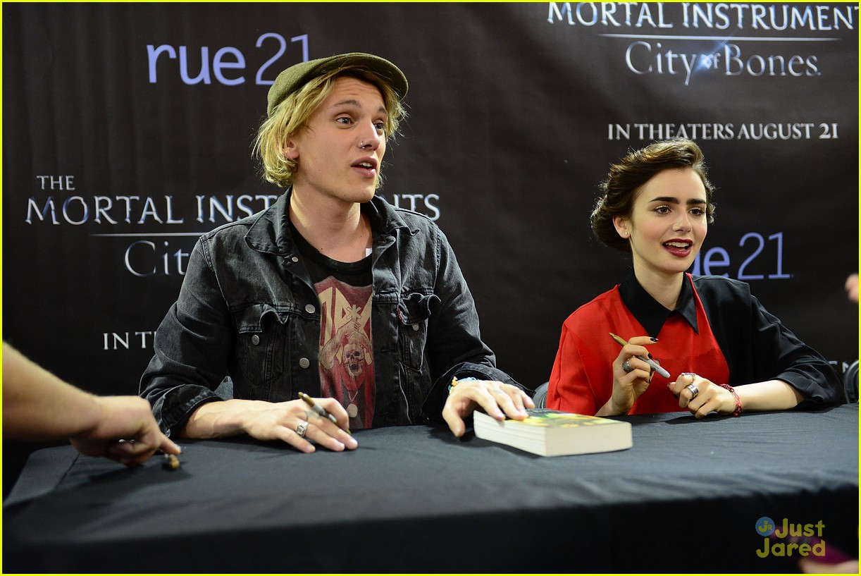 Jamie Campbell Bower: Funny Faces in Philly! | Photo 583704 - Photo ...
