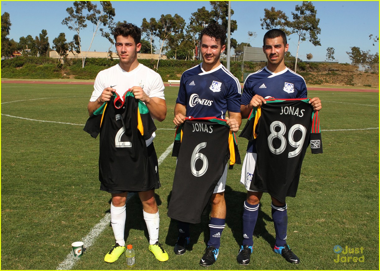 Full Sized Photo of jonas brothers charity soccer game 26 | Jonas ...