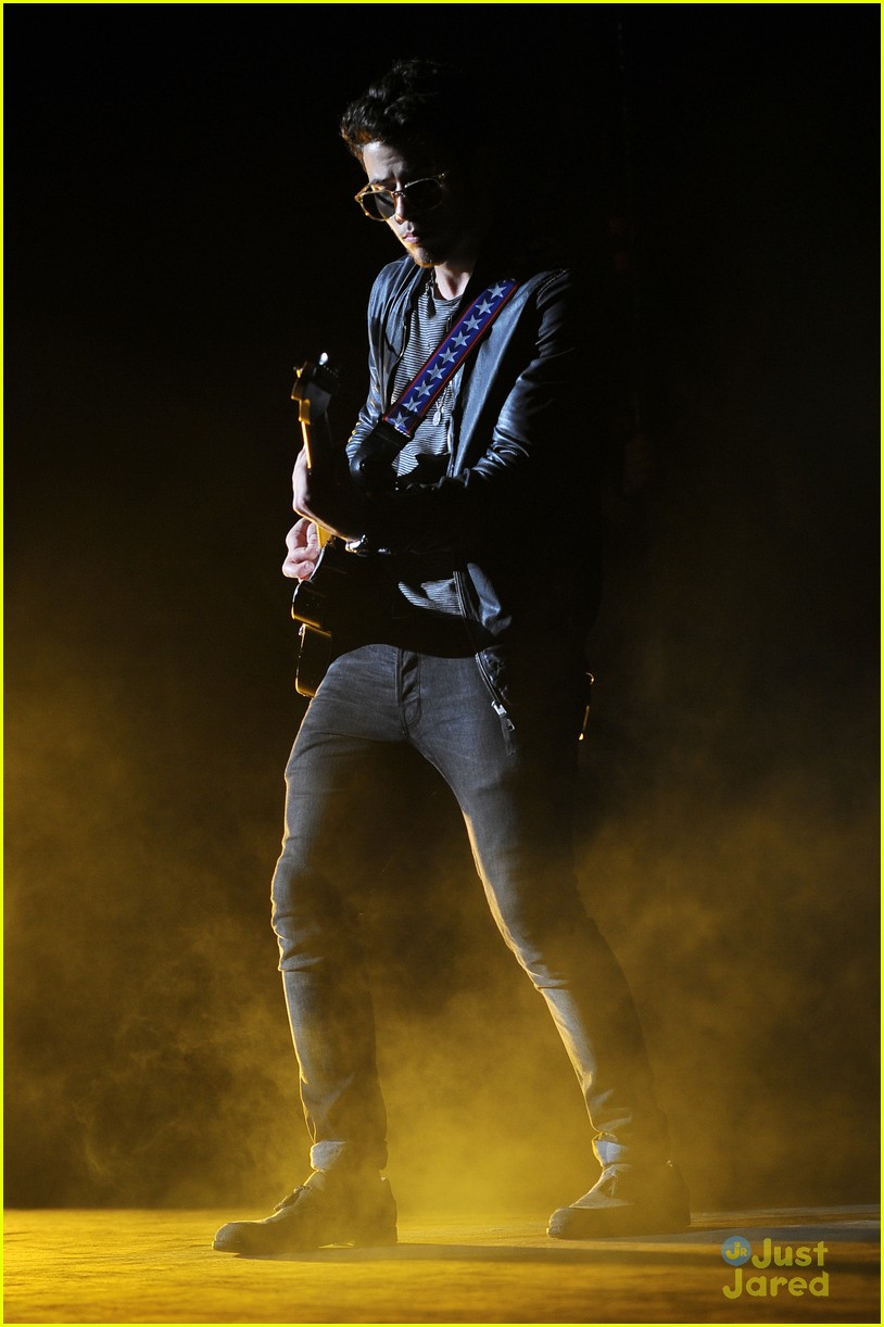 Jonas Brothers: Tampa Performance Pics! | Photo 584264 - Photo Gallery ...