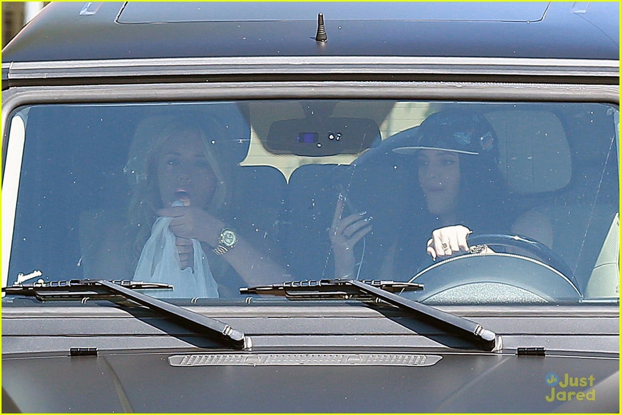 Full Sized Photo of kylie jenner gets her drivers license 06 | Kylie ...