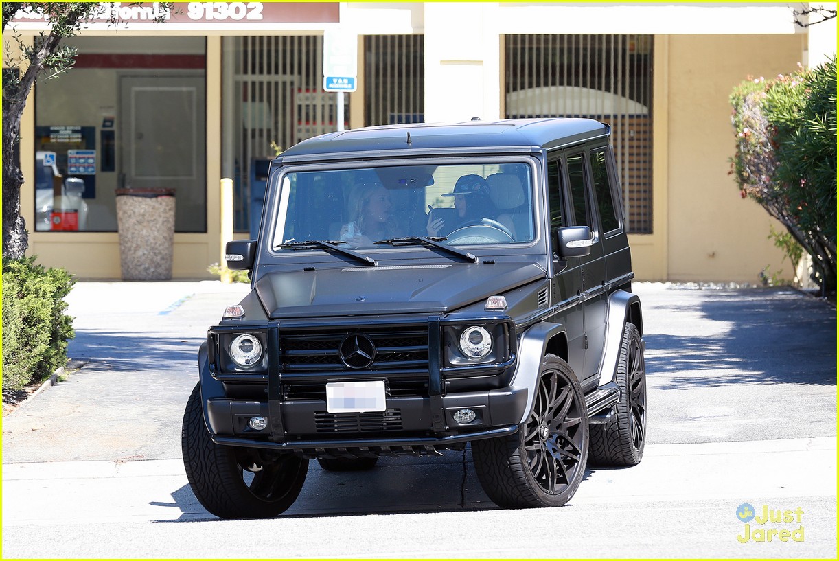 Kylie Jenner Gets Her Driver's License! | Photo 587752 - Photo Gallery ...
