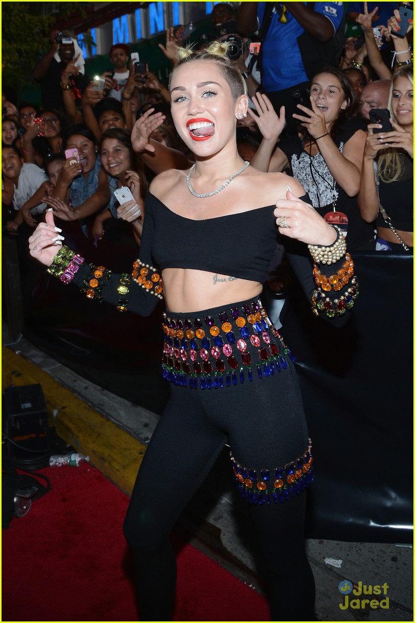 Miley Cyrus - MTV VMAs 2013 | Photo 591202 - Photo Gallery | Just Jared Jr.