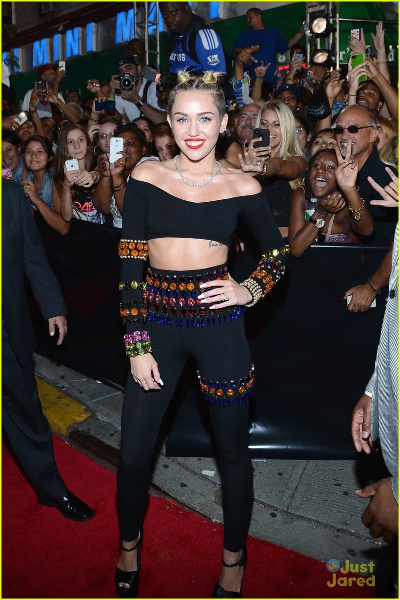 Miley Cyrus - MTV VMAs 2013 | Photo 591206 - Photo Gallery | Just Jared Jr.