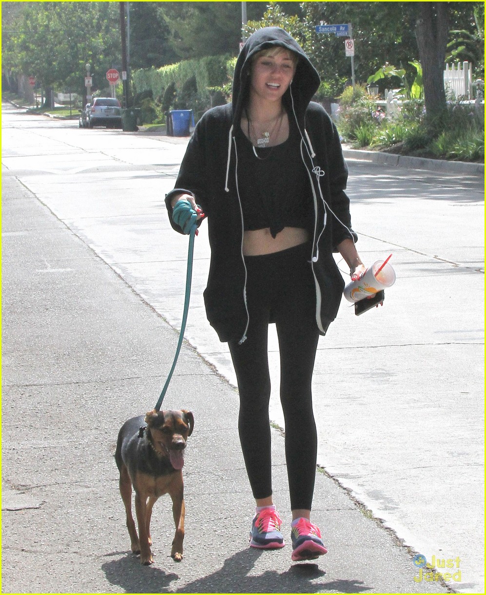 Miley Cyrus: Robek's Run with Happy | Photo 583057 - Photo Gallery ...