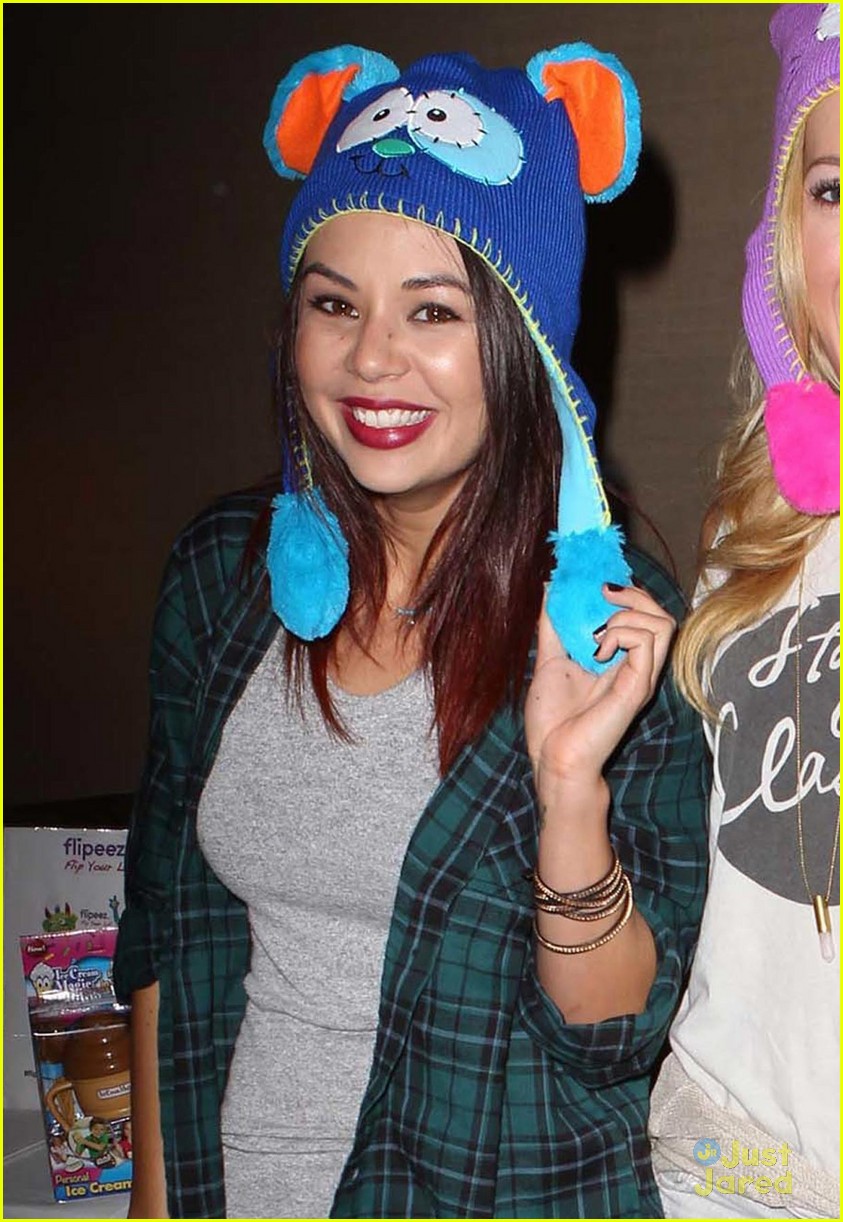 Janel Parrish & Lindsay Taylor: Pre-Teen Choice Gifting Suite! | Photo ...