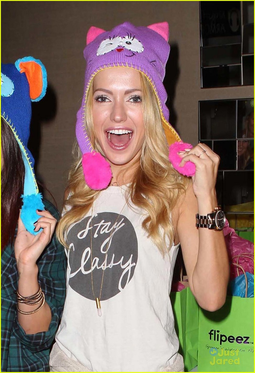 Janel Parrish & Lindsay Taylor: Pre-Teen Choice Gifting Suite! | Photo ...