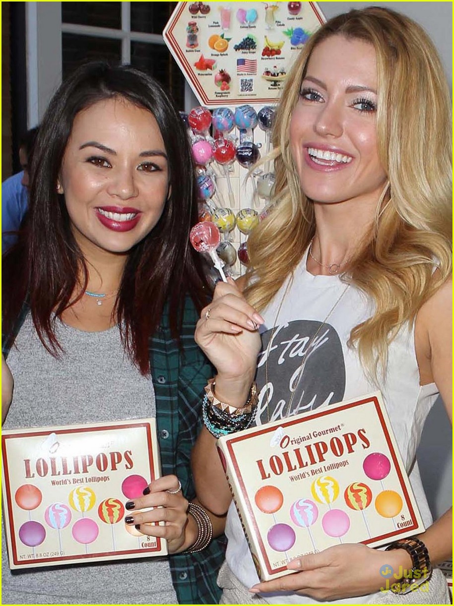 Janel Parrish & Lindsay Taylor: Pre-Teen Choice Gifting Suite! | Photo ...