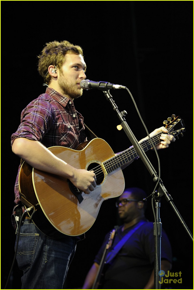 Phillip Phillips: Canada Concert Pics | Photo 588202 - Photo Gallery ...