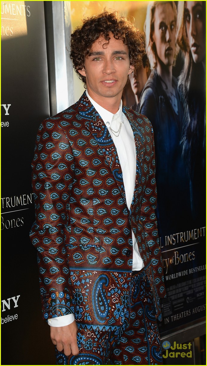 Robert Sheehan & Kevin Zegers: 'Mortal Instruments: City of Bones ...