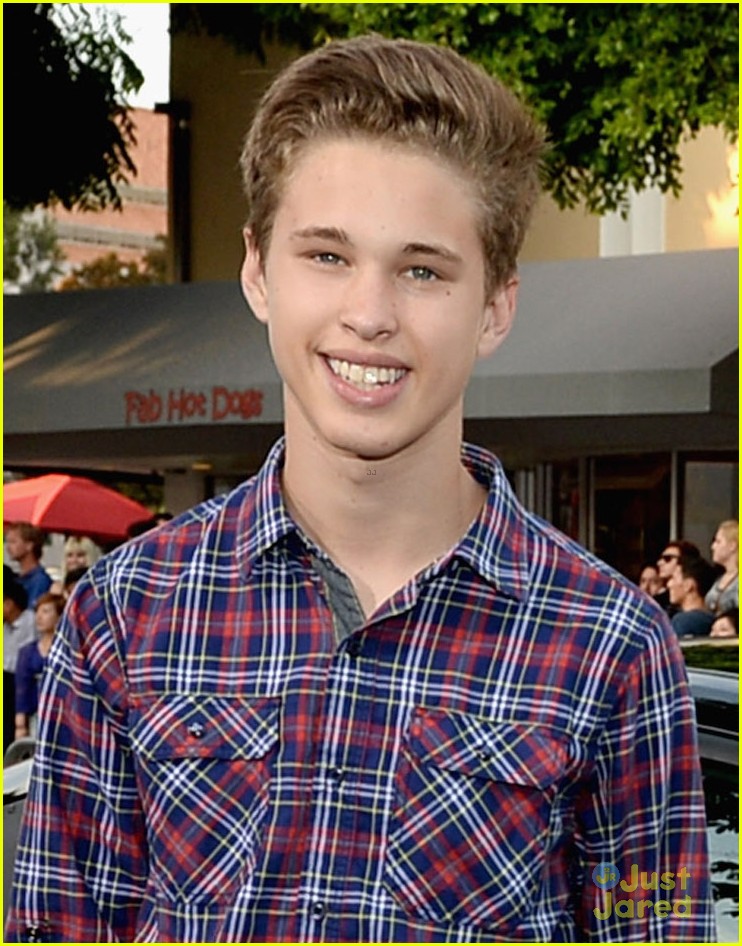Full Sized Photo of ryan beatty getaway la premiere 01 | Ryan Beatty ...