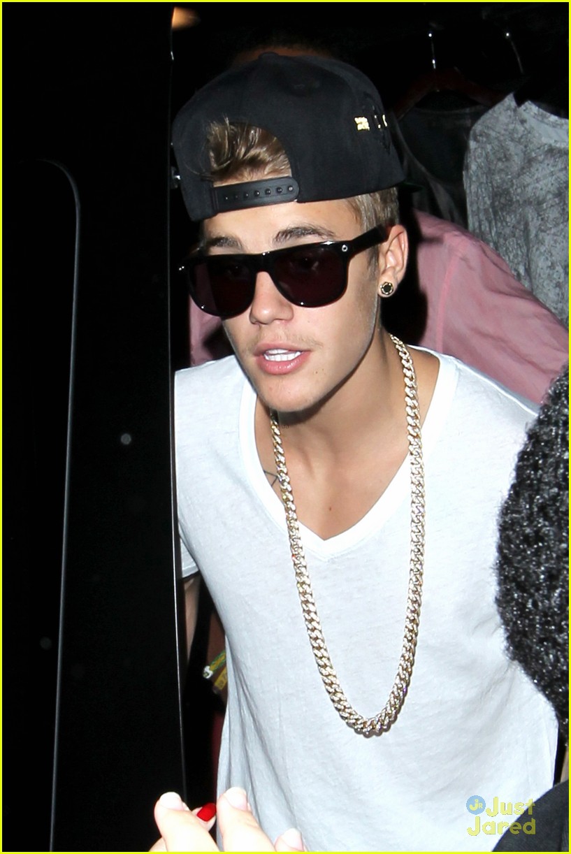 Justin Bieber Shows Off Mustache While Out Bowling | Photo 593813 ...