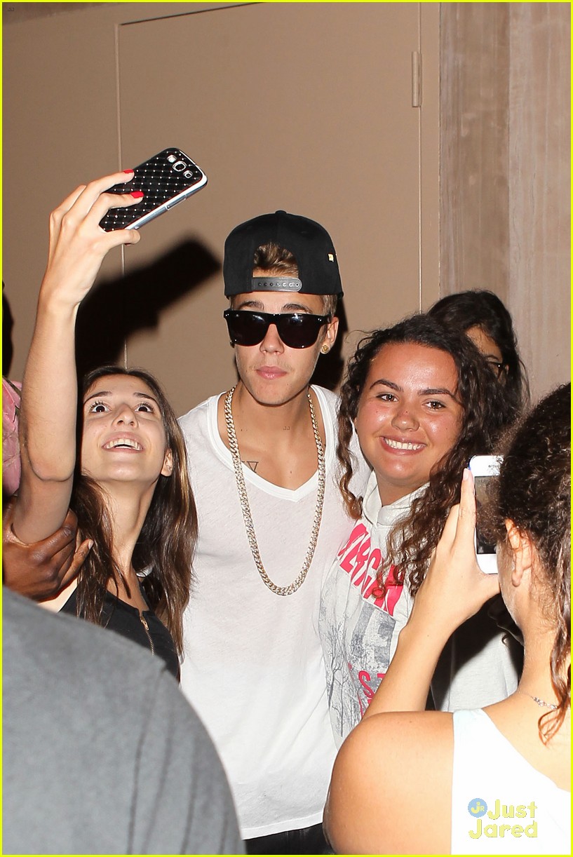 Justin Bieber Shows Off Mustache While Out Bowling | Photo 593819 ...