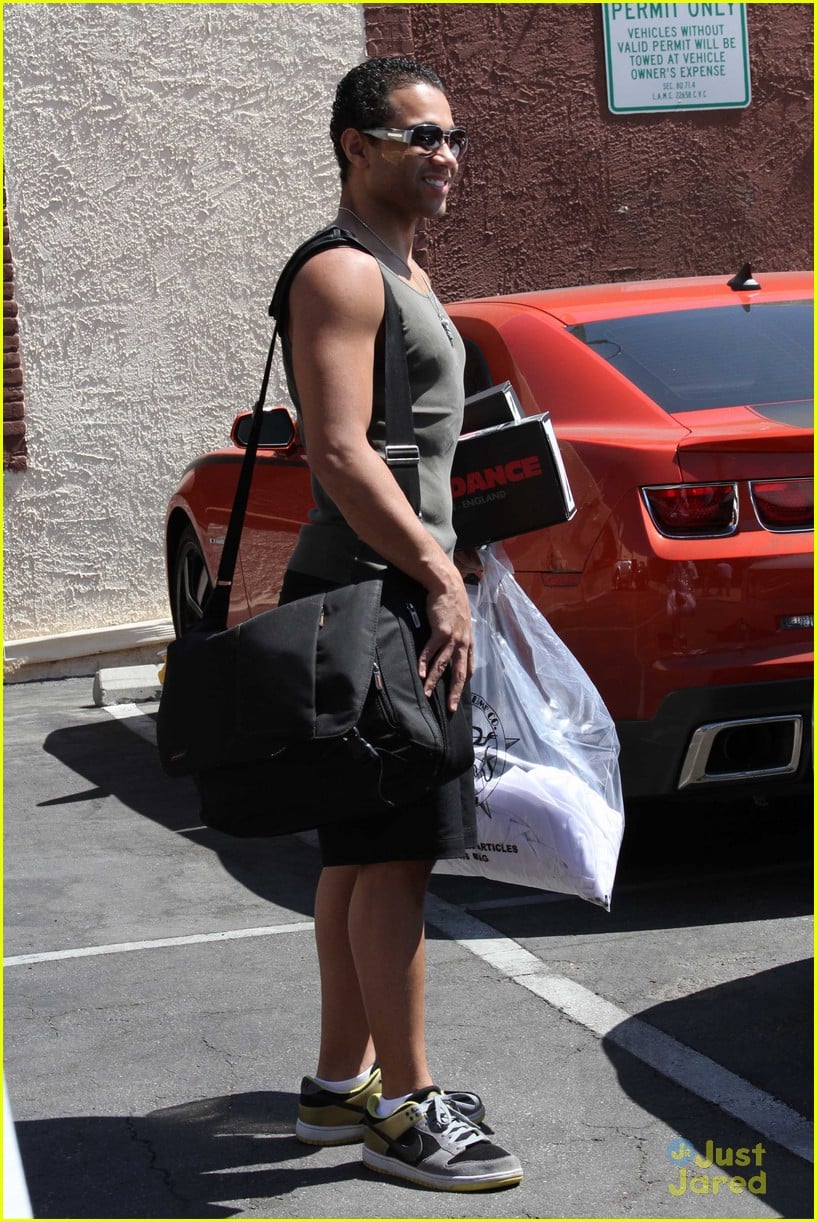 Corbin Bleu & Grant Gustin: Emmys 2013 Kick-Off Party | Photo 598111 ...