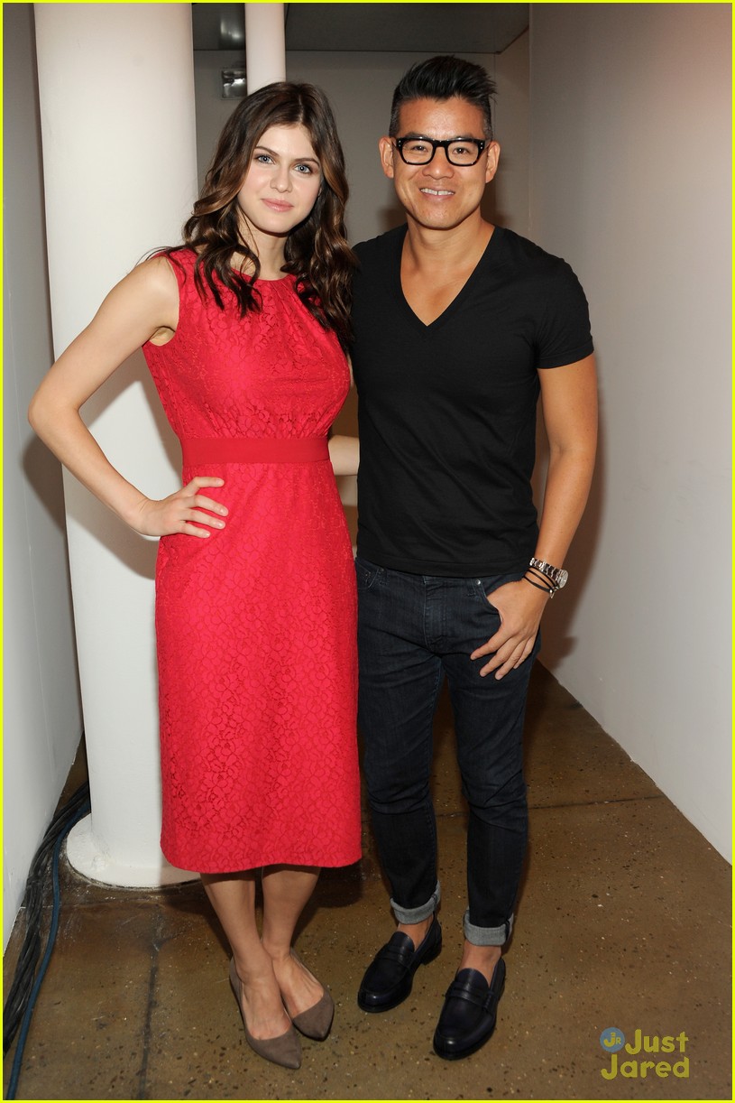 Alexandra Daddario: Front Row at Peter Som! | Photo 594826 - Photo ...