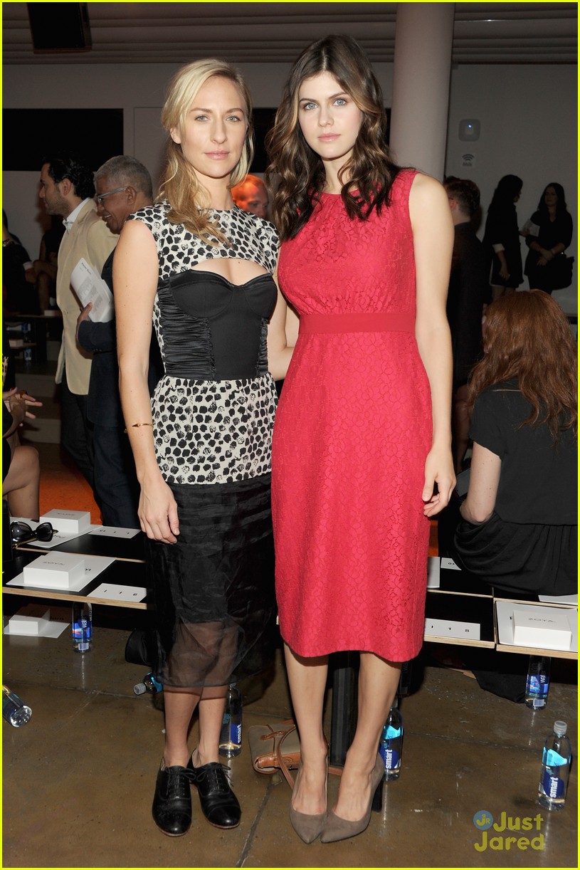 Alexandra Daddario: Front Row at Peter Som! | Photo 594828 - Photo ...