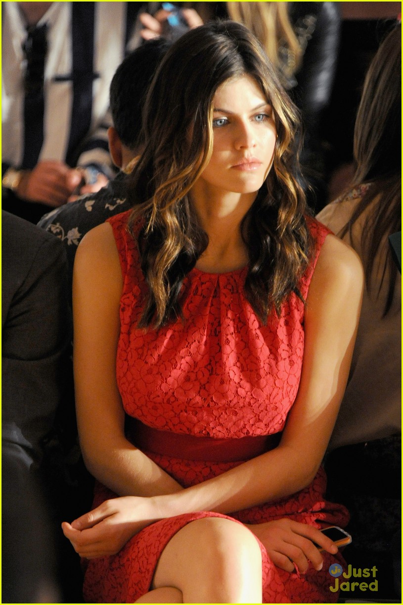 Alexandra Daddario: Front Row at Peter Som! | Photo 594831 - Photo ...