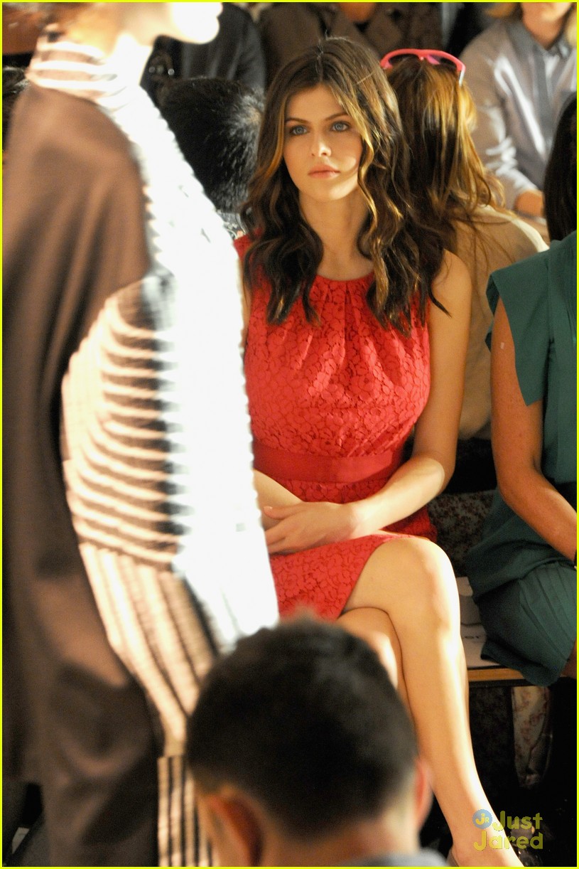Alexandra Daddario: Front Row at Peter Som! | Photo 594834 - Photo ...