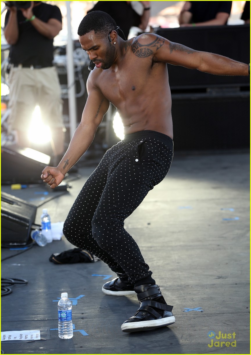 Jordin Sparks & Jason Derulo: Birthday Cake After iHeartRadio Festival ...