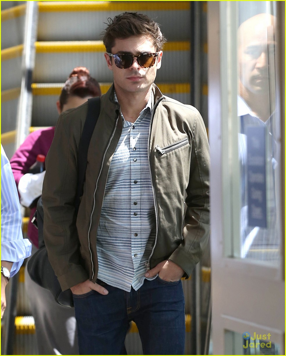 Zac Efron: Back in LA After Toronto Film Festival! | Photo 594798 ...