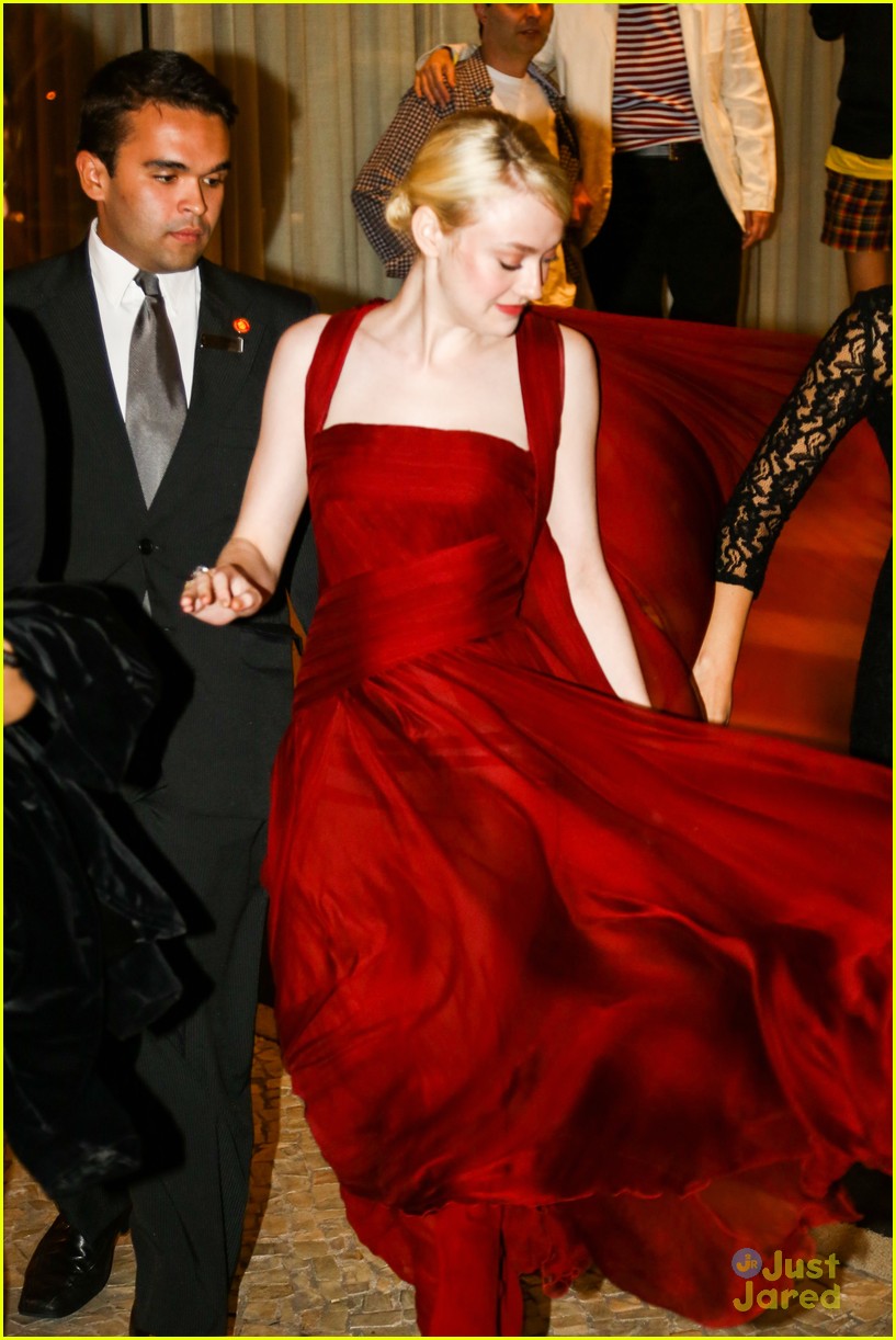 Full Sized Photo of dakota fanning rio film festival fun 27 | Dakota ...