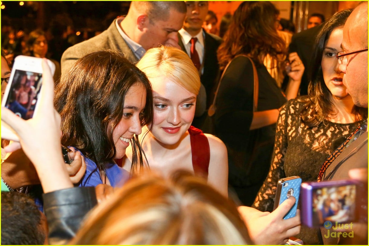 Full Sized Photo of dakota fanning rio film festival fun 37 | Dakota ...