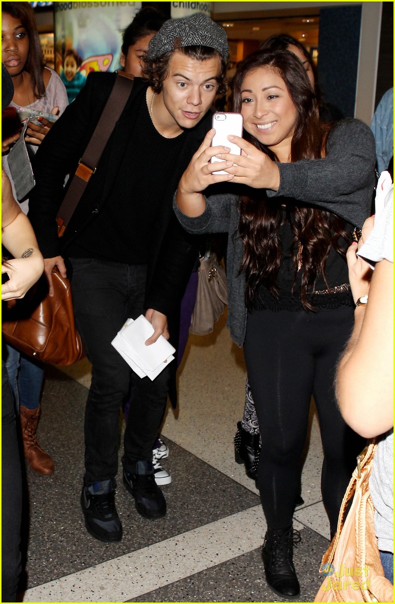 Harry Styles: Food Before Flight | Photo 599935 - Photo Gallery | Just ...