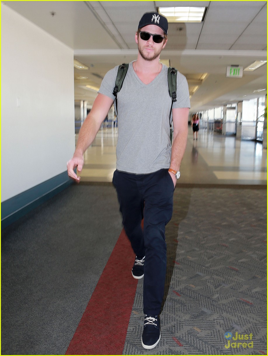 Liam Hemsworth: LAX Departure After Miley Cyrus Split | Photo 598695 ...